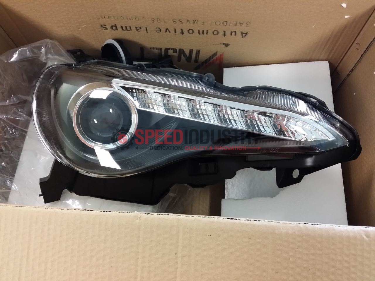 Winjet JDM-Style Series 10 FRS Headlights with LED Day-Time Running ...